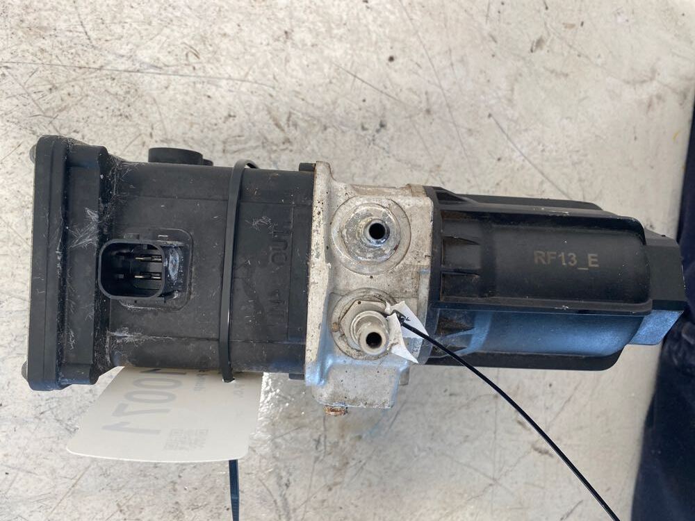 Kenworth T680 DEF Pump - Frontier Truck Parts