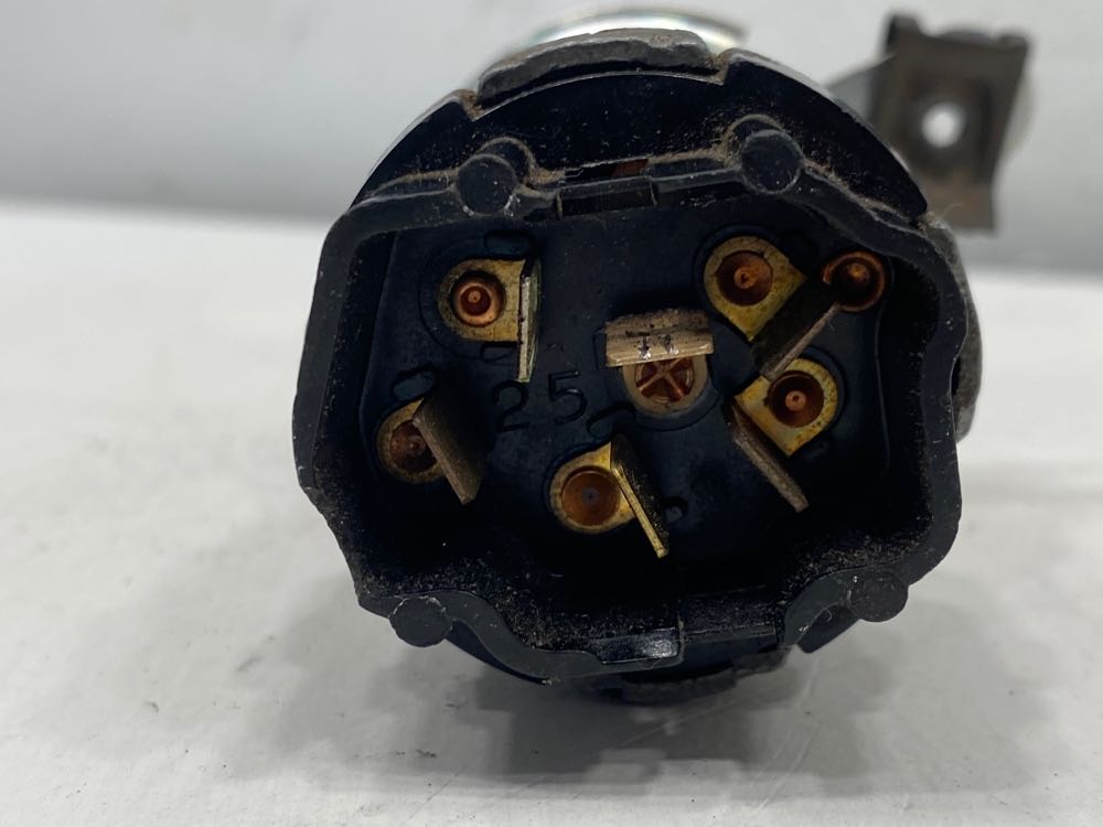 Ford LN9000 Ignition Part - Frontier Truck Parts