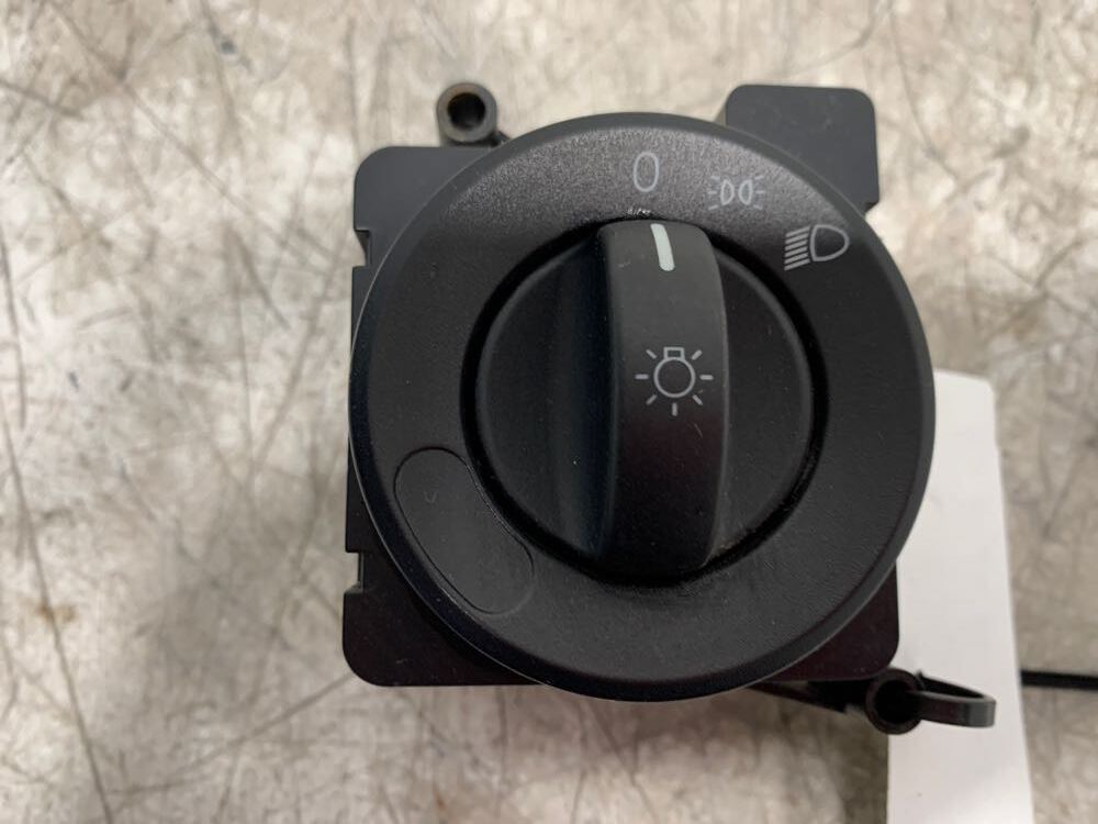 Freightliner Cascadia Headlight Switch - Frontier Truck Parts