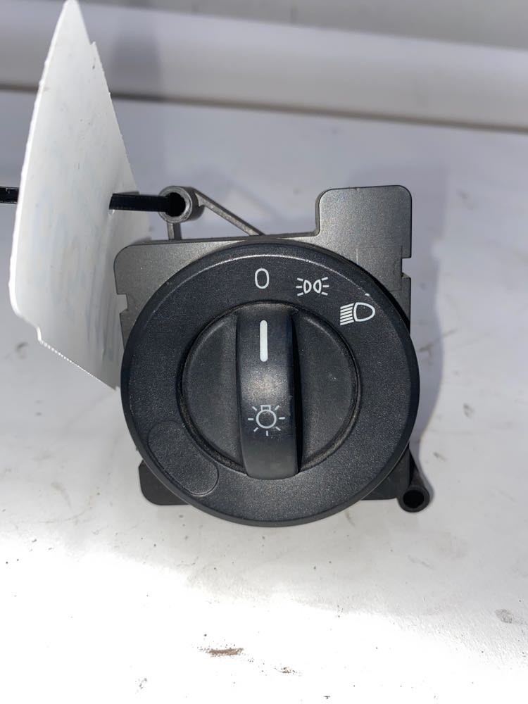 Freightliner Cascadia Headlight Switch - Frontier Truck Parts