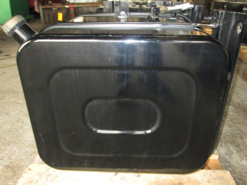 Paccar Fuel Tank - Frontier Truck Parts