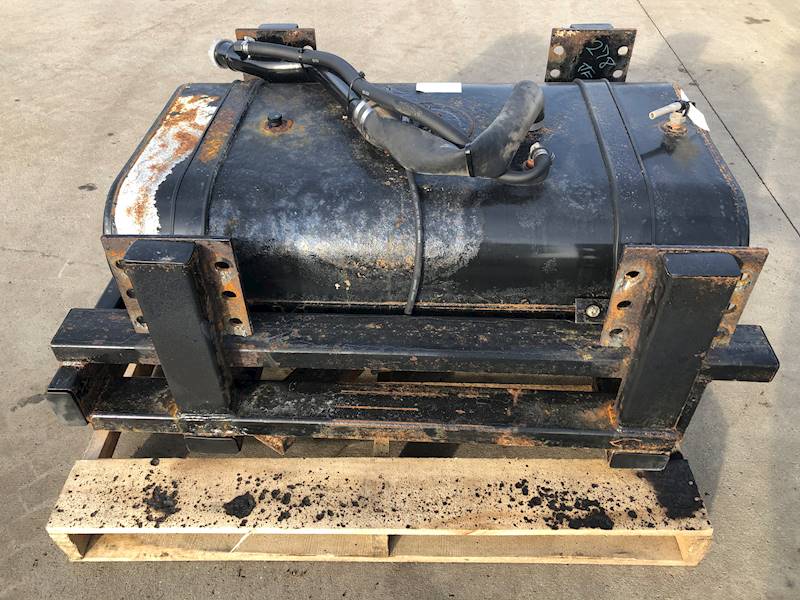 IC Corporation CE School Bus Fuel Tank Frontier Truck Parts IC Corporation CE School Bus Fuel Tank Frontier Truck Parts
