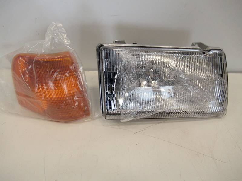 Peterbilt 377 Headlight - Frontier Truck Parts