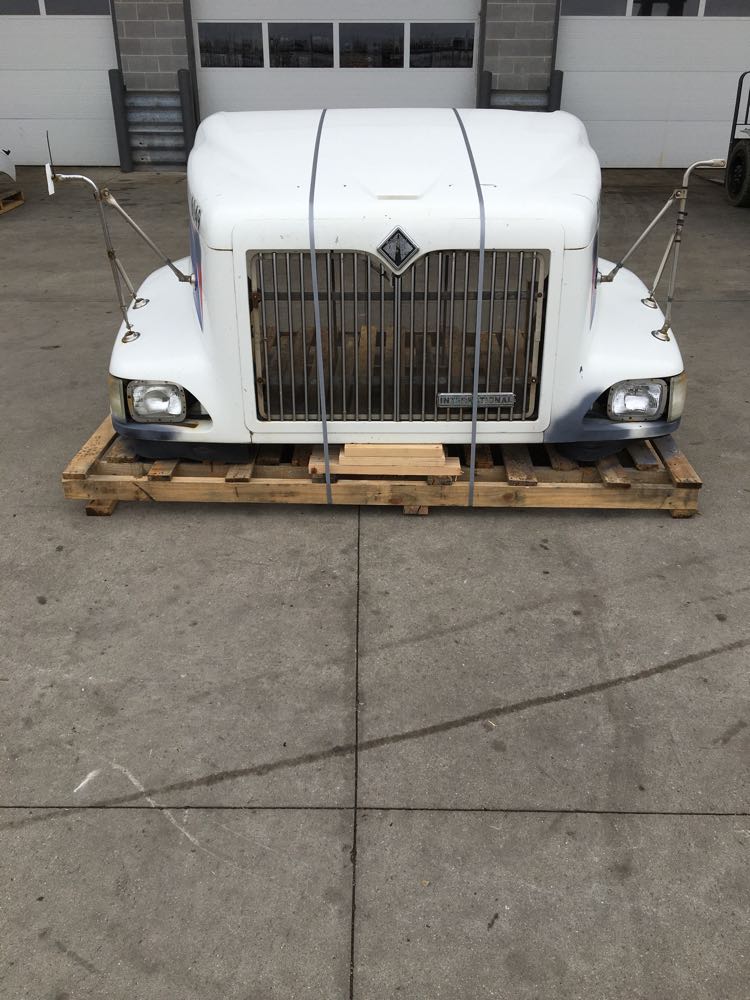 International 9200i Hood - Frontier Truck Parts