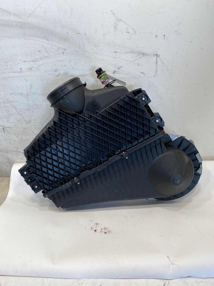 International LT625 Air Cleaner - Frontier Truck Parts