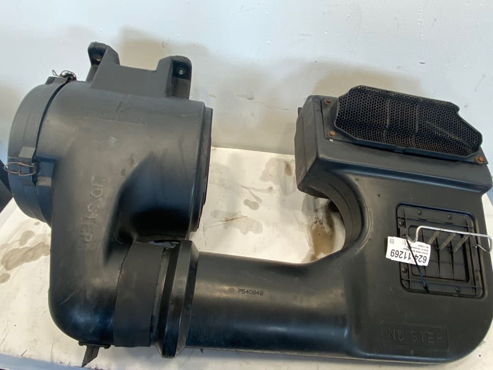 International 9400i Air Cleaner - Frontier Truck Parts