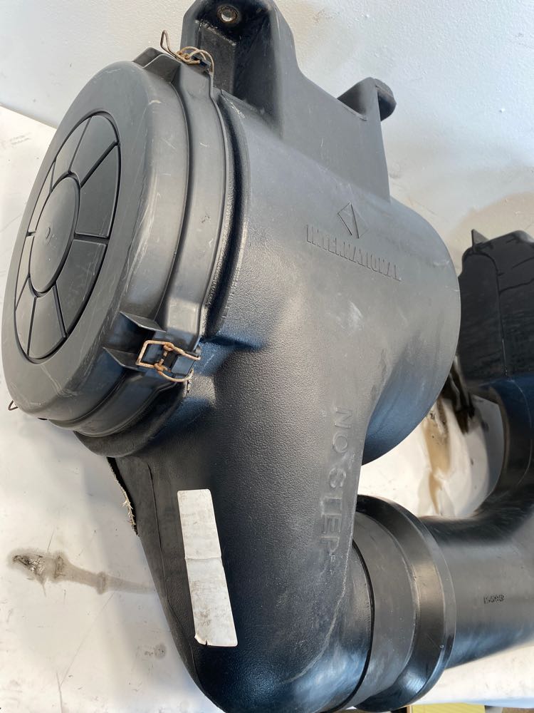 International 9400i Air Cleaner - Frontier Truck Parts