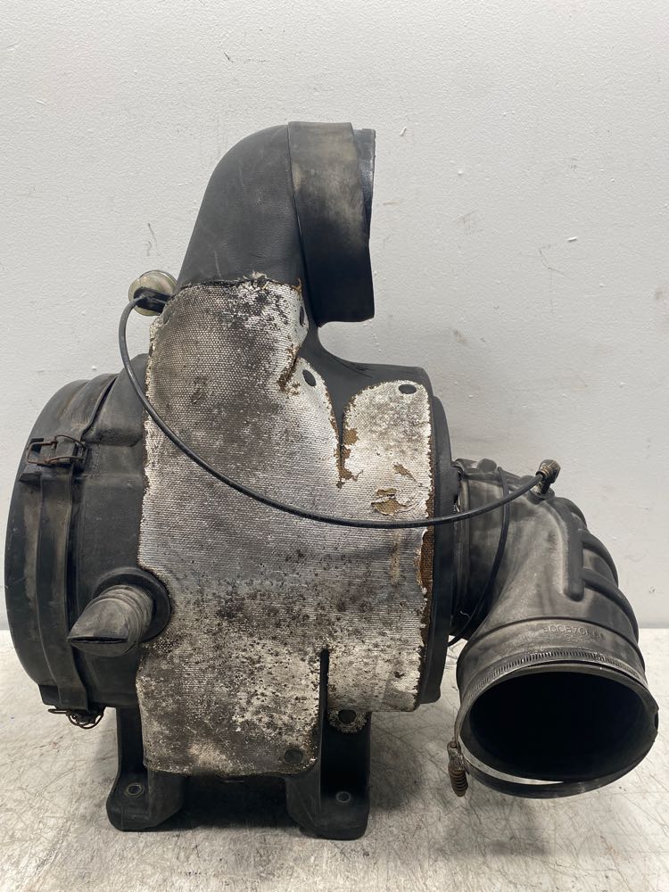 International 9400i Air Cleaner - Frontier Truck Parts