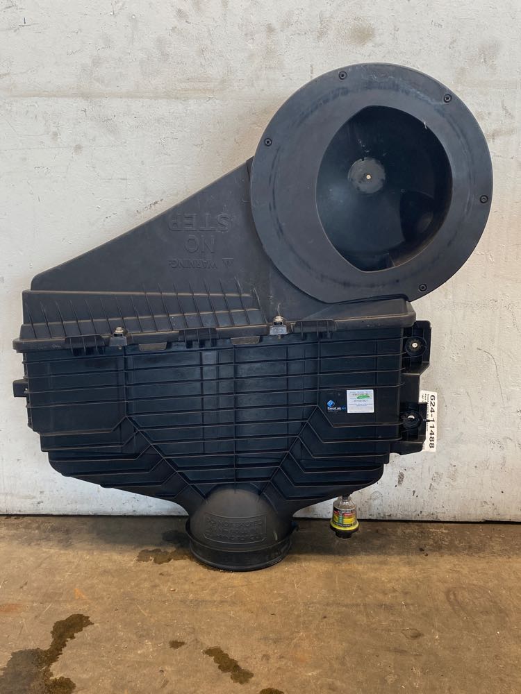 International LT625 Air Cleaner - Frontier Truck Parts