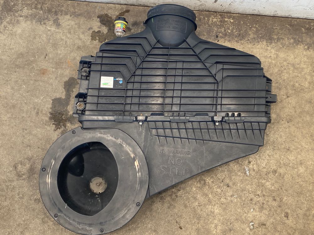 International LT625 Air Cleaner - Frontier Truck Parts