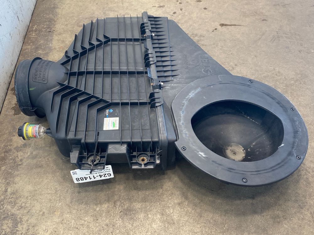 International LT625 Air Cleaner - Frontier Truck Parts