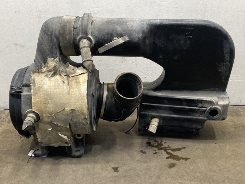 International 5600i Air Cleaner - Frontier Truck Parts