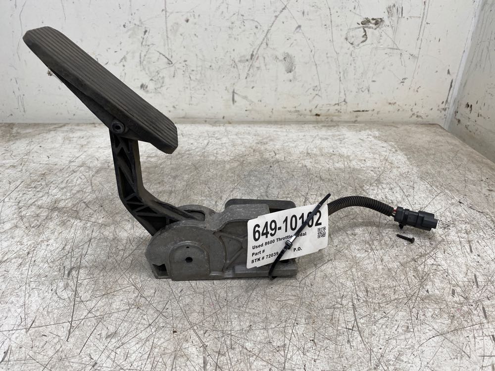 International 8600 Throttle Pedal - Frontier Truck Parts