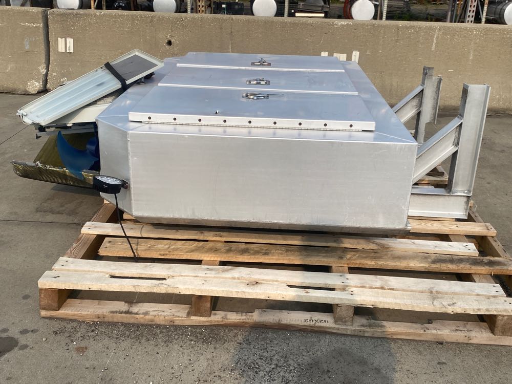 Peterbilt 579 Headache Racks & Vaults - Frontier Truck Parts