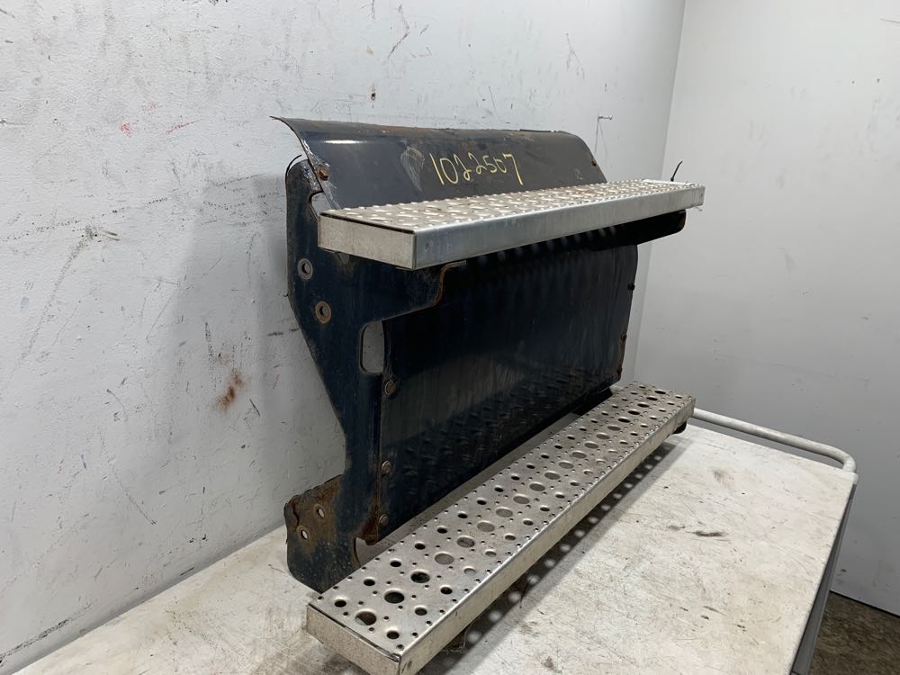 Freightliner Cascadia 125 DPF/DEF Covers - Frontier Truck Parts