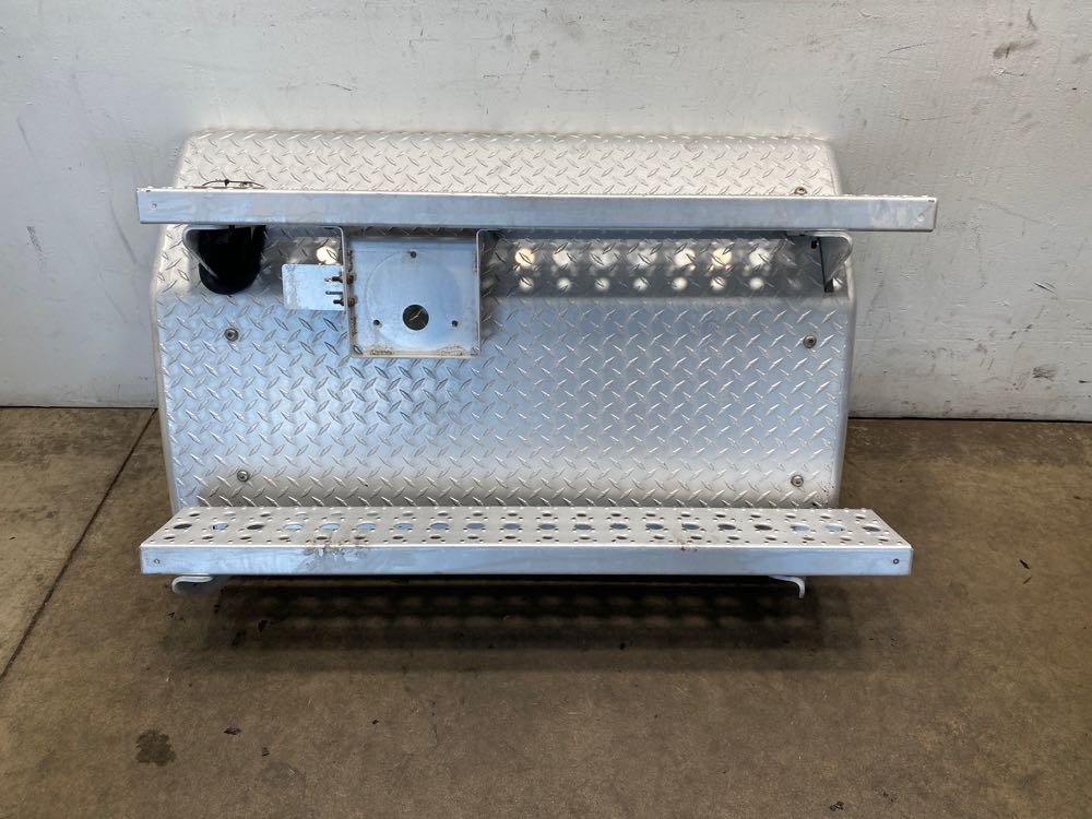 Freightliner Cascadia DPF/DEF Covers - Frontier Truck Parts