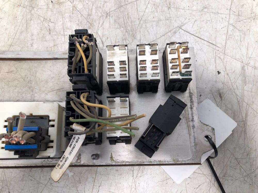 Peterbilt 389 Switch Panel - Frontier Truck Parts