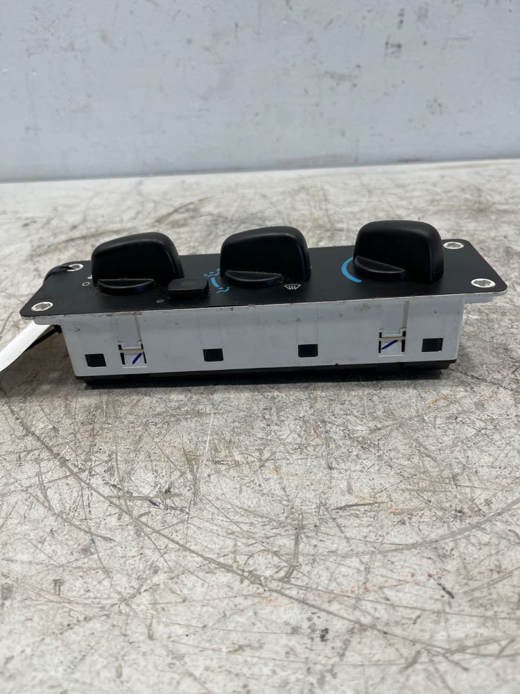 Freightliner Climate Control - Frontier Truck Parts