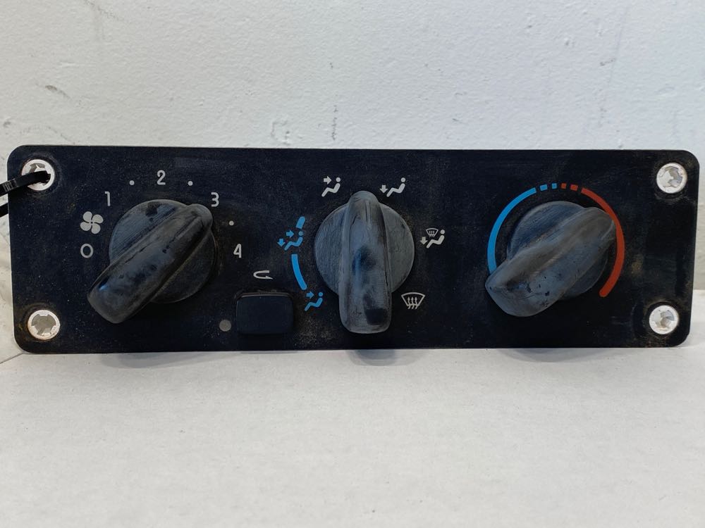 Freightliner Business Class M2 Climate Control - Frontier Truck Parts