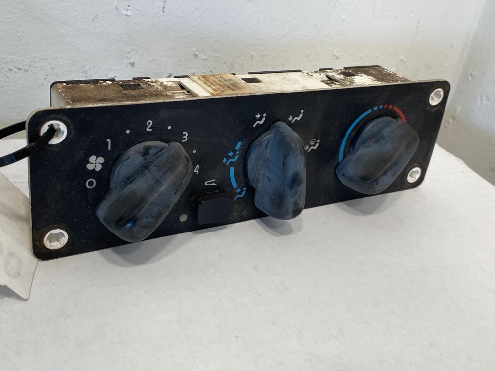 Freightliner Business Class M2 Climate Control - Frontier Truck Parts