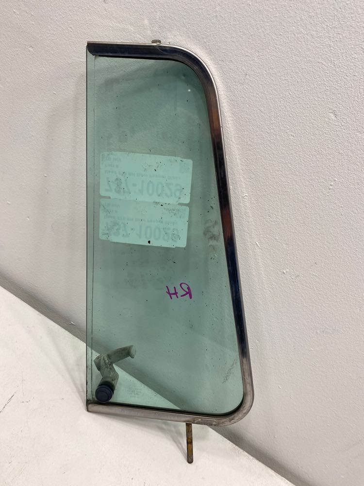 Peterbilt 379 Door Vent Glass - Frontier Truck Parts